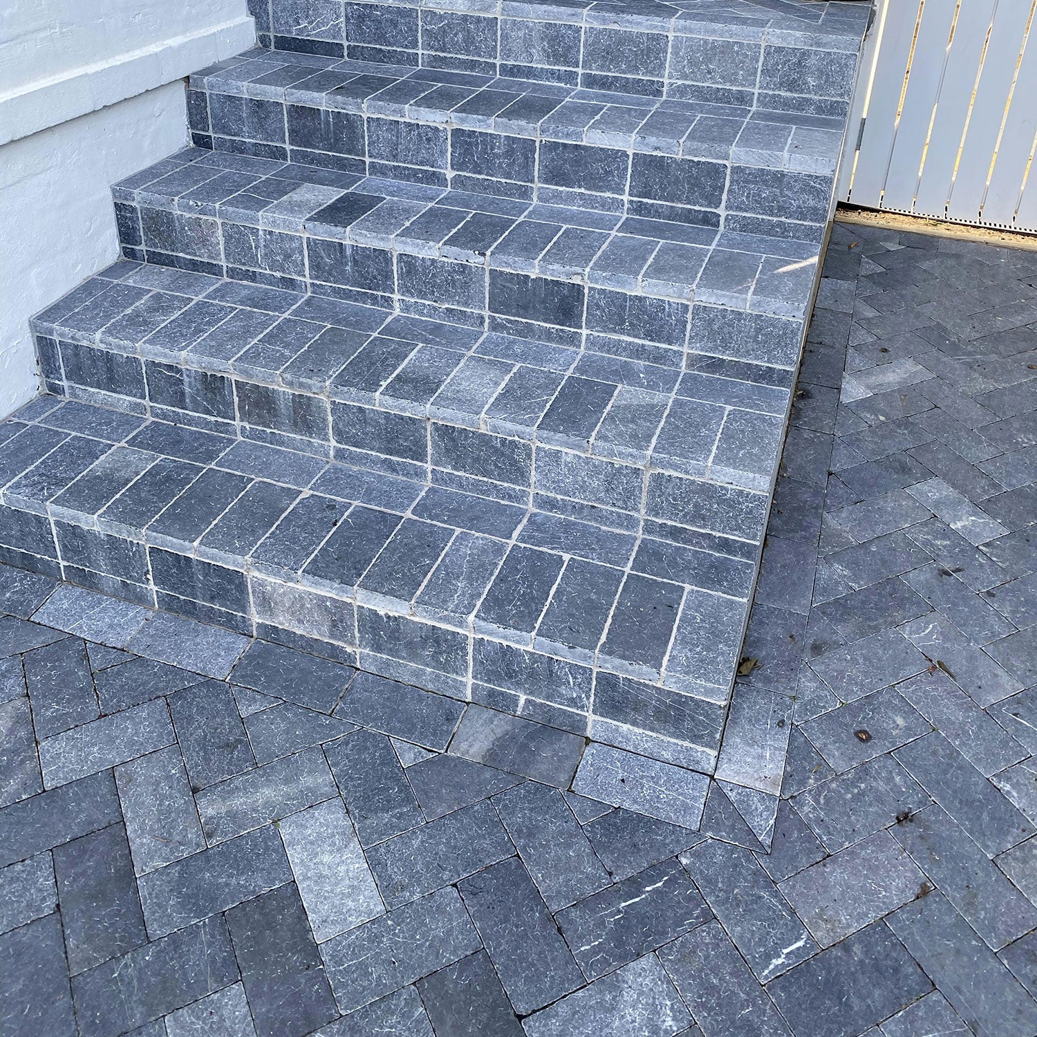 Basalt / Bluestone Pavers – Simons Seconds